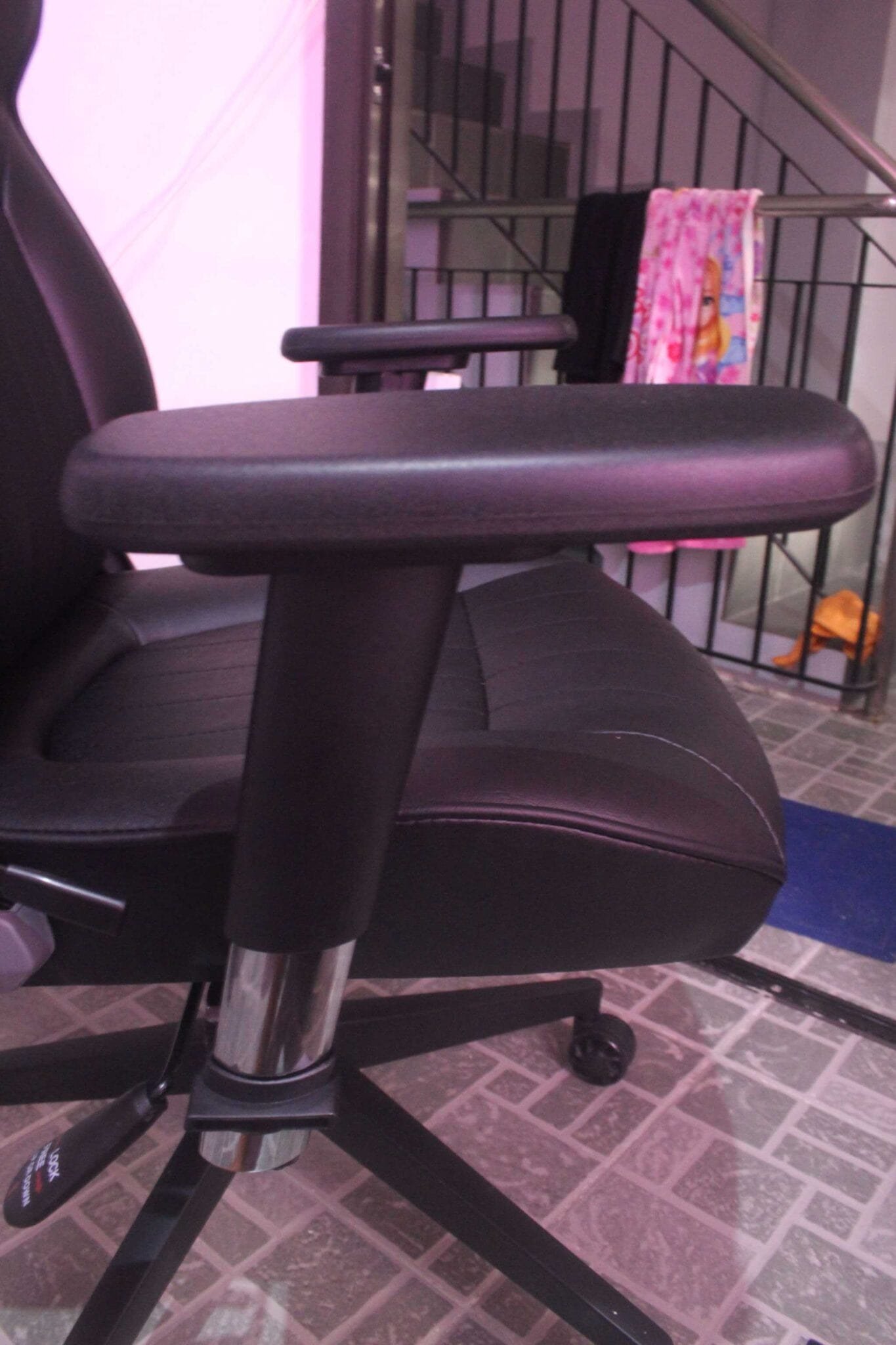 Rakk Casap Elite Black Review: Bang for the buck gaming chair ...