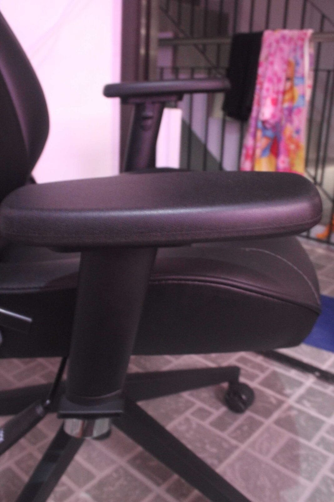 Rakk Casap Elite Black Review: Bang for the buck gaming chair ...
