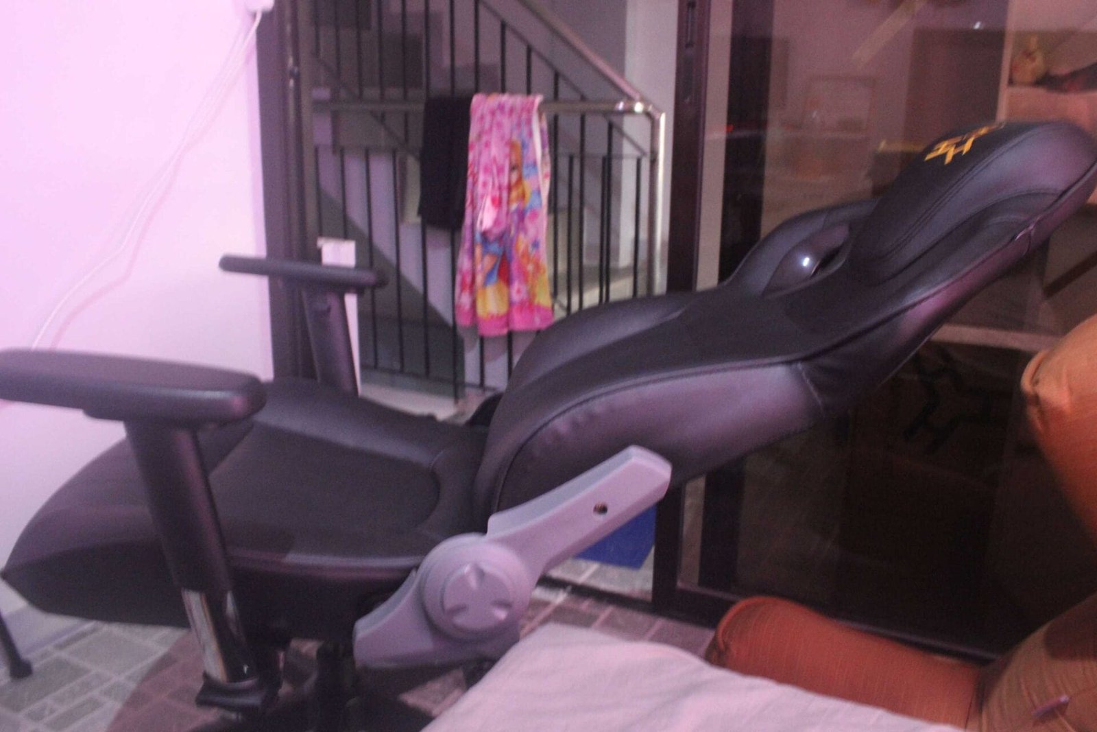 Rakk Casap Elite Black Review: Bang for the buck gaming chair ...